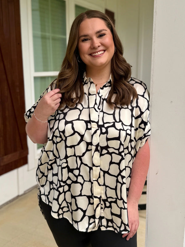 ZURI Plus Size Giraffe Print Collared Button Top | Plus Size | Sizes ...